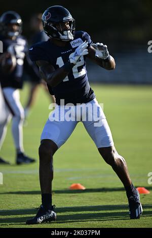 Houston Texans wide receiver Nico Collins (12) runs with the ball ...