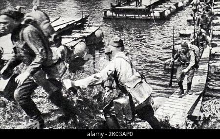 Soviet soldiers advance against German army. Russia, World War Two 1941 ...