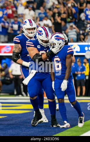 Buffalo Bills center Mitch Morse (60) warms up before an NFL football ...