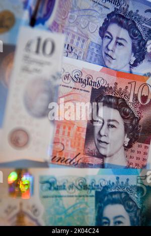 the Queen on bank notes Stock Photo - Alamy