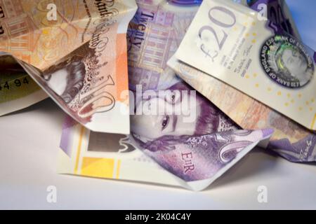 the Queen on bank notes Stock Photo - Alamy