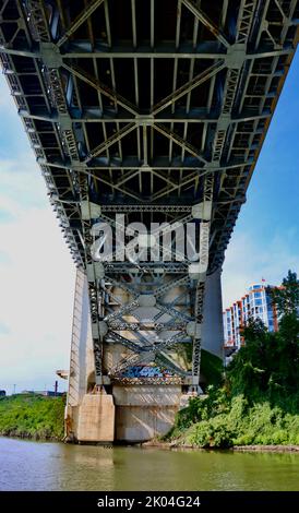 The Veterans Memorial Bridge, a high level compression arch suspended ...