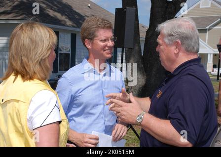 Secretary Shaun Donovan in Mississippi with Governor Haley Barbour on ...