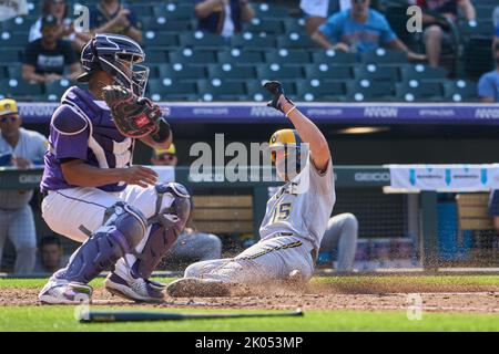 Milwaukee Brewers center fielder Tyrone Taylor (15) plays during the ...