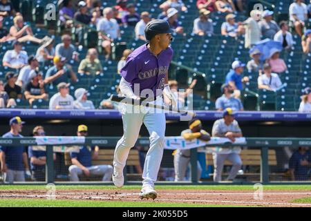 Colorado Rockies shortstop Alan Trejo (83) throws to first during a ...