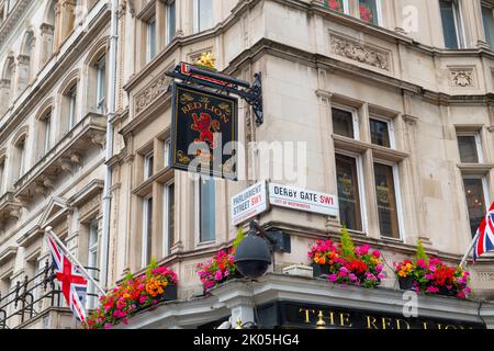 Red Lion pub at 48 Parliament Street at Derby Gate Street in city of ...