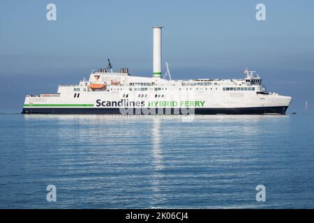 The Scandlines hybrid ferry with its iconic Flettner rotor sail ...