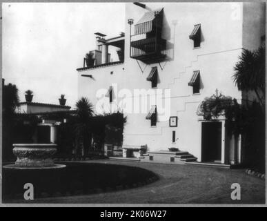 Mrs. Phoebe Apperson Hearst's home, Pleasanton, Cal.: interior; detail ...