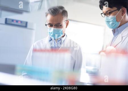 Chinese researchers discussing in laboratory Stock Photo - Alamy