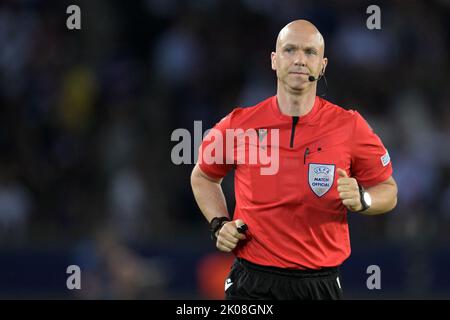 PARIS - Referee Anthony Taylor during the UEFA Champions League match ...