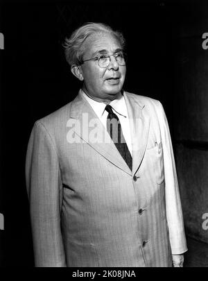 Leo Szilard (1898 - 1964) Hungarian-American physicist and inventor. He ...