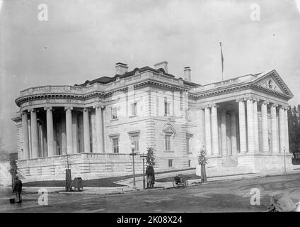 Memorial Continental Hall, National Headquarters of D.A.R. from Steps ...