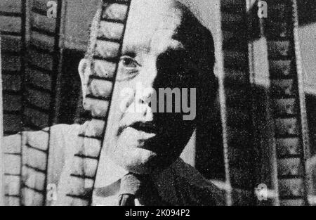 Newspaper article on The World of Pathe Pic. Wildlife cameraman Martin ...