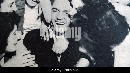 DAVID WHITFIELD (1925-1980) UK popular singer in 1957 Stock Photo - Alamy