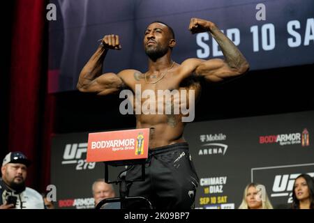 LAS VEGAS, NV - September 9: Jamie Pickett steps on the scale for the ...