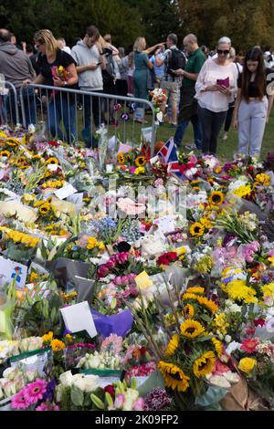 UK: Princes William and Harry, with Catherine, Princess of Wales, and ...