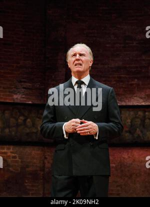 Tim Pigott-Smith (King Charles III) in KING CHARLES III by Mike ...