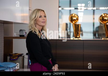 LEGACY: THE TRUE STORY OF THE LA LAKERS, (aka LEGACY: THE TRUE STORY OF ...