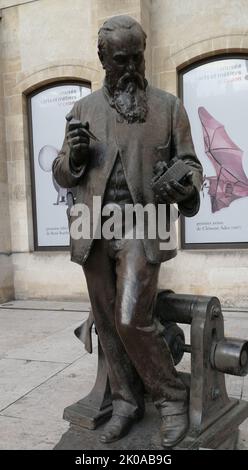 Statue of Zenobe Gramme by Mathurin Moreau. Zenobe Theophile Gramme (4 ...