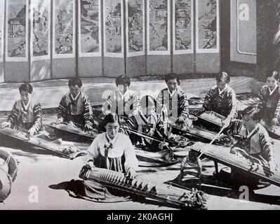 Geomungo, a traditional Korean string instrument Stock Photo - Alamy