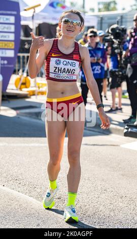 Deshun Zhang of China competing in the women’s marathon on day 8 of the ...