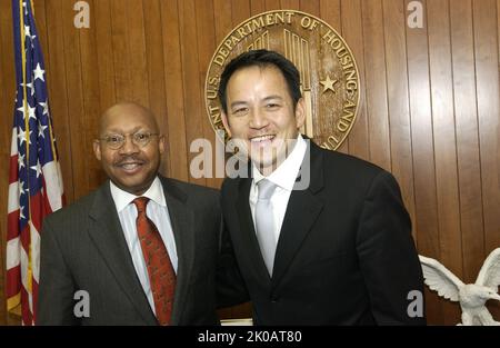 Secretary Alphonso Jackson with Kevin Lee - Secretary Alphonso Jackson ...