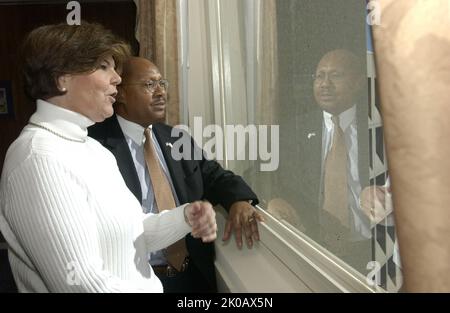 Secretary Alphonso Jackson with ABC's Ann Compton - Secretary Alphonso ...