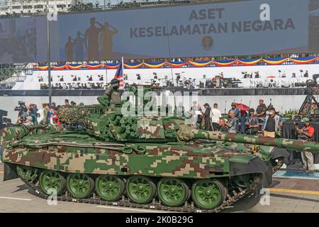 Malaysian Army's PT-91M Pendekar tank during 65th Malaysia National Day ...