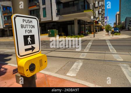 Botón, botón road signage, stop signs, traffic lights, roads ...