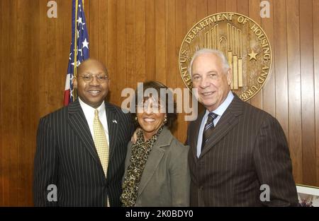 Secretary Alphonso Jackson with Anthony and Mary Anne Sansone ...