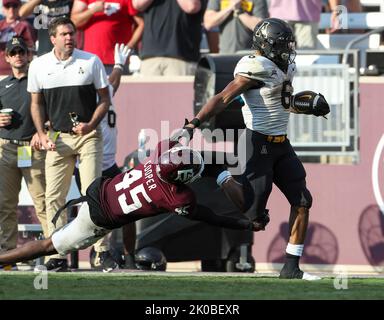 Texas A&M linebacker Edgerrin Cooper is seen before the first half of ...