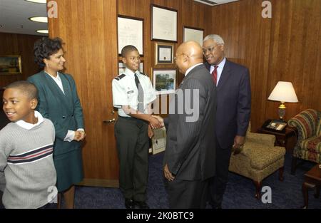 Secretary Alphonso Jackson with Ken Glover and Family. Secretary ...
