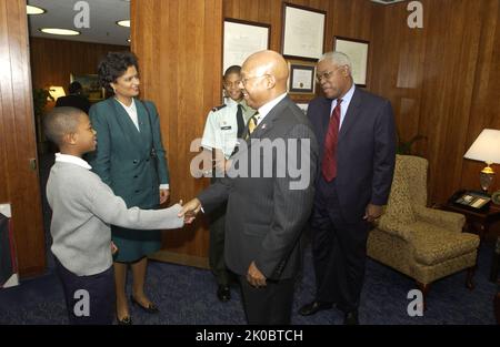 Secretary Alphonso Jackson with Ken Glover and Family. Secretary ...