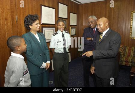 Secretary Alphonso Jackson with Ken Glover and Family. Secretary ...