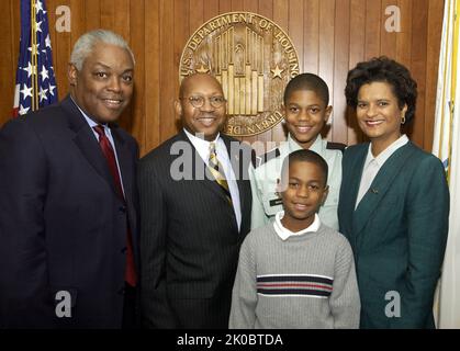 Secretary Alphonso Jackson with Ken Glover and Family. Secretary ...