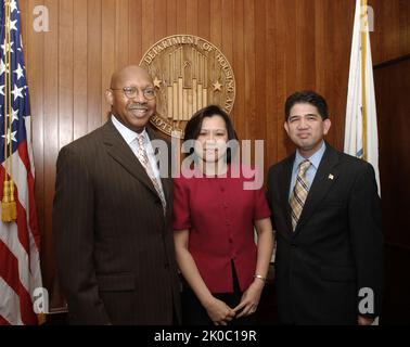 Secretary Alphonso Jackson with HUD Staff - Secretary Alphonso Jackson ...