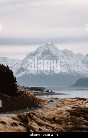 Highway leading to Mount Cook, Aoraki Mount Cook National Park, South ...