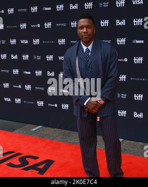 Leslie Odom Jr. attends the "Glass Onion: A Knives Out Mystery ...
