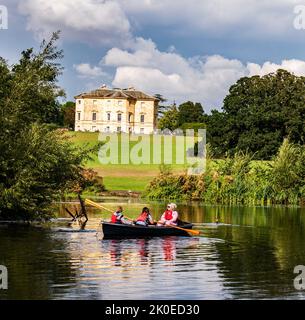 Boating on Danson Park Lake, Bexleyheath Stock Photo - Alamy