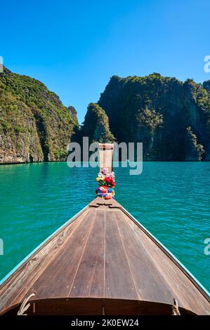 The landscape of Pileh Lagoon, a famous tourist spot in Phi Phi Islands ...