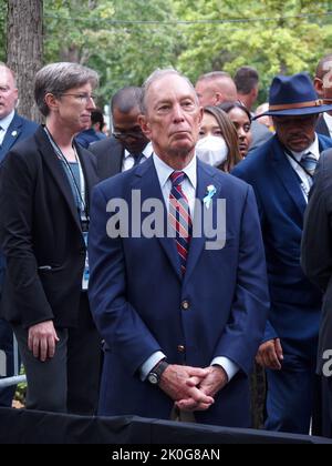 Former NYC mayor Michael Bloomberg participates in a ceremony ...