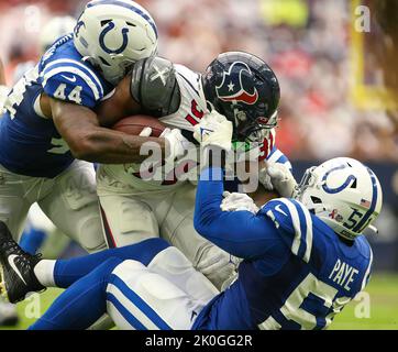 Indianapolis Colts linebacker Zaire Franklin (44) and Indianapolis ...