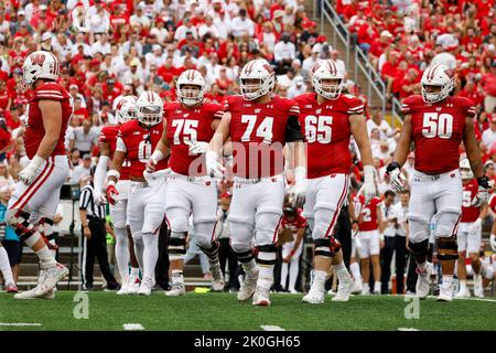 Wisconsin offensive lineman Jack Nelson (79) against Georgia Southern ...