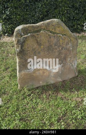 UNE GROSSE PIERRE AU BORD D'UN LAC DE VIRY CHATILLON,ESSONNE,FRANCE ...