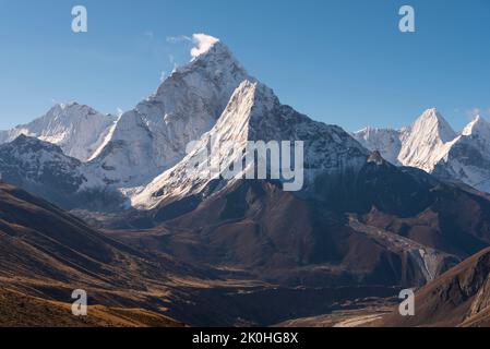 A panoramic view of the Mountain Everest (Jomolungma) in the Himalayas ...