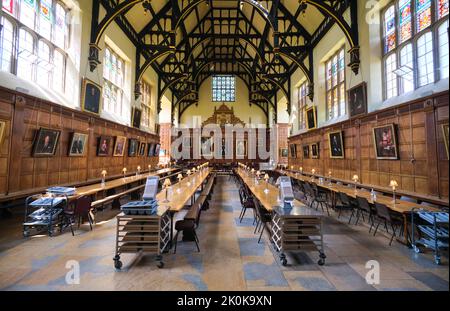 Interior of Trinity Dining Hall Stock Photo - Alamy
