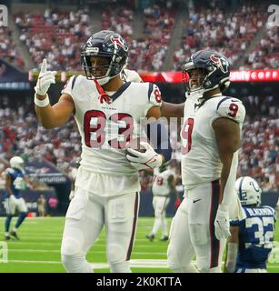 Houston Texans tight end Brevin Jordan (9) makes a pass against the ...
