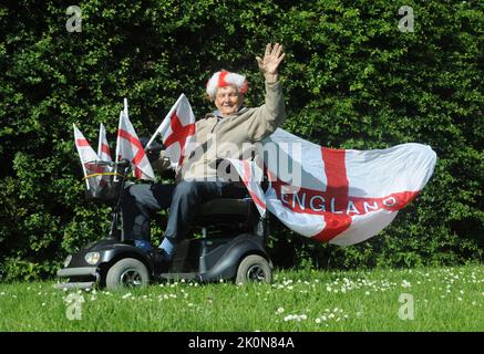 88 YEAR OLD RALPH HOLMES SHOWS HIS COLOURS AS HE RIDES HIS SCOOTER ...
