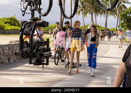 DO REVENGE, from left: Maya Hawke, Talia Ryder, 2022. ph: Kim Simms ...