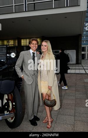 Levin Hotho mit Freundin Lili Hamann bei der RTL+ Premiere von `Das ...